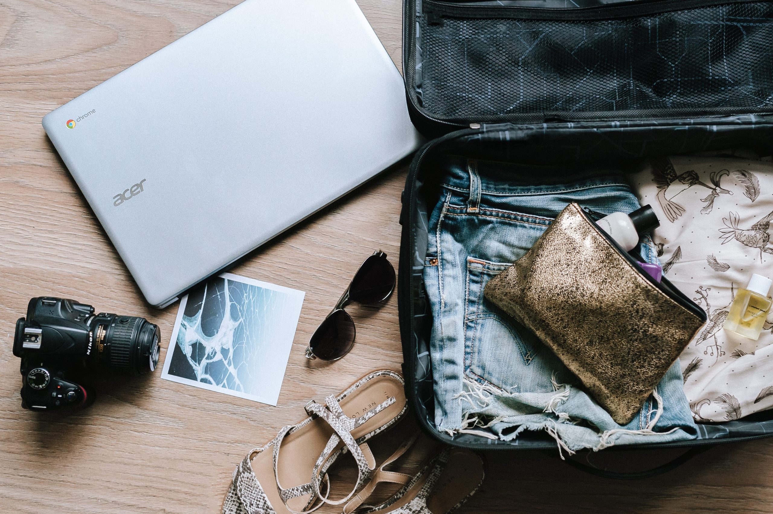 How to Pack a Suitcase Quickly and Easily - Traveler Dreams