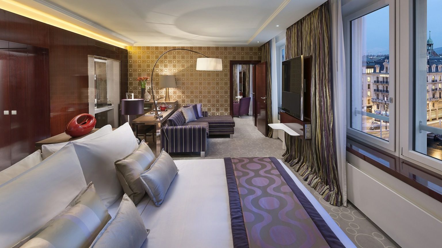 Insider Tips for Getting a Hotel Room Upgrade - Traveler Dreams