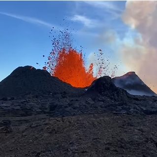 The World’s Largest Volcano is Erupting in Hawaii - Traveler Dreams
