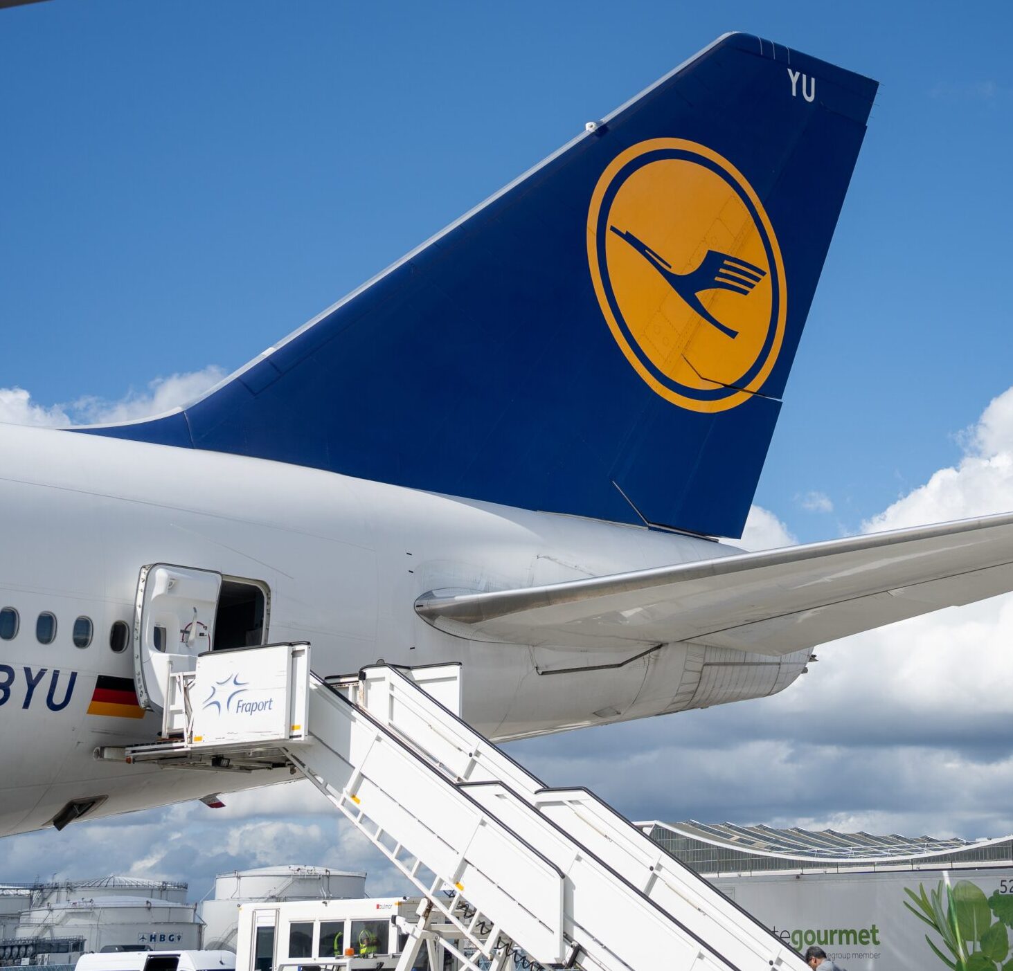 Here is Why You Should Always Pick a Seat at the Back of a Plane ...